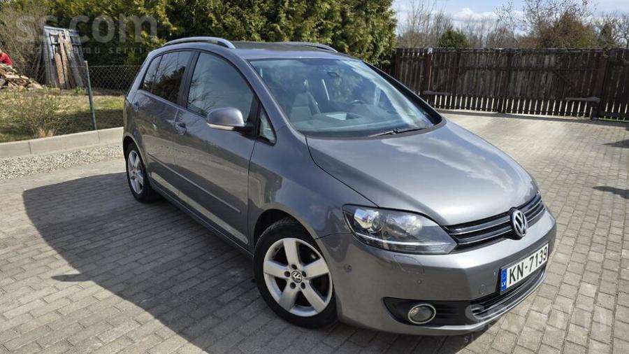 Pelēks Volkswagen Golf Plus 2011 Rīga, ar dzinēja tilpumu 1.60 L un nobraukumu 237 tūkst. km par 3500 €, foto 3 vietnē AUTOMOTO.COM.LV