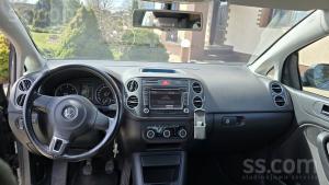 Pelēks Volkswagen Golf Plus 2011 Rīga, ar dzinēja tilpumu 1.60 L un nobraukumu 237 tūkst. km par 3500 €, foto 6 vietnē AUTOMOTO.COM.LV