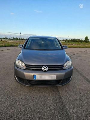 Grey Volkswagen Golf Plus 2011 in Kaunas, with an engine capacity of 1.60 L and mileage of 232 thousand km for 4590 €, photo 3 on AUTOMOTO.COM.LV