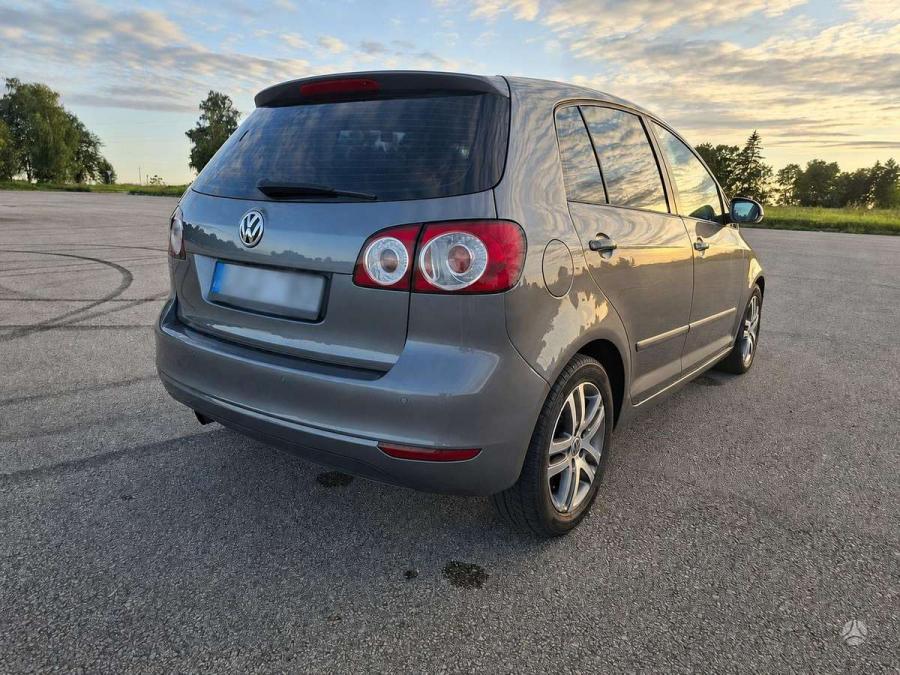 Grey Volkswagen Golf Plus 2011 in Kaunas, with an engine capacity of 1.60 L and mileage of 232 thousand km for 4590 €, photo 6 on AUTOMOTO.COM.LV