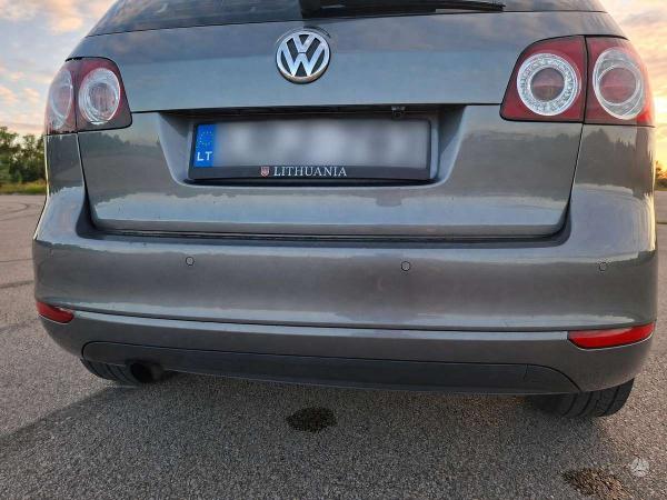 Volkswagen Golf Plus 2011 in Kaunas on AUTOMOTO.COM.LV Grey Volkswagen Golf Plus 2011 in Kaunas, with an engine capacity of 1.60 L and mileage of 232 thousand km for 4590 €, photo 8 on AUTOMOTO.COM.LV