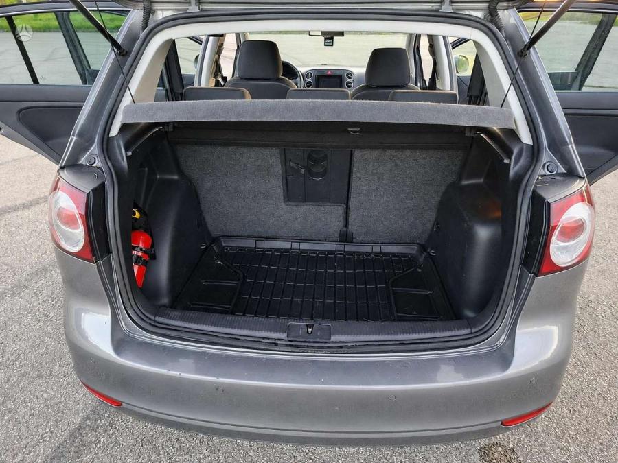 Grey Volkswagen Golf Plus 2011 in Kaunas, with an engine capacity of 1.60 L and mileage of 232 thousand km for 4590 €, photo 11 on AUTOMOTO.COM.LV