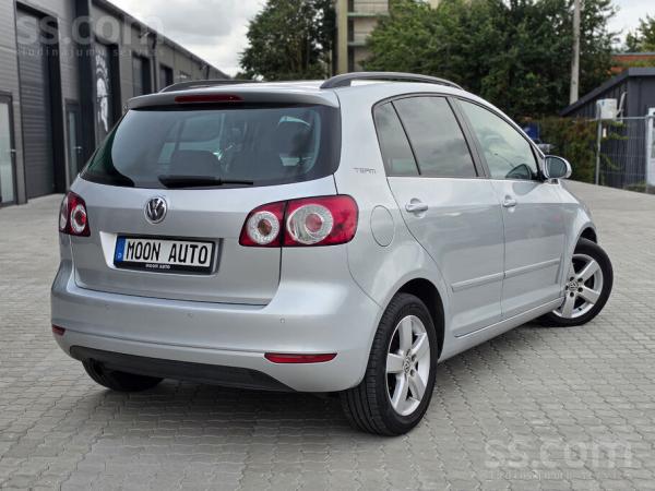 Grey Volkswagen Golf Plus 2011 in Liepaja, with an engine capacity of 1.60 L and mileage of 282 thousand km for 3890 €, photo 3 on AUTOMOTO.COM.LV