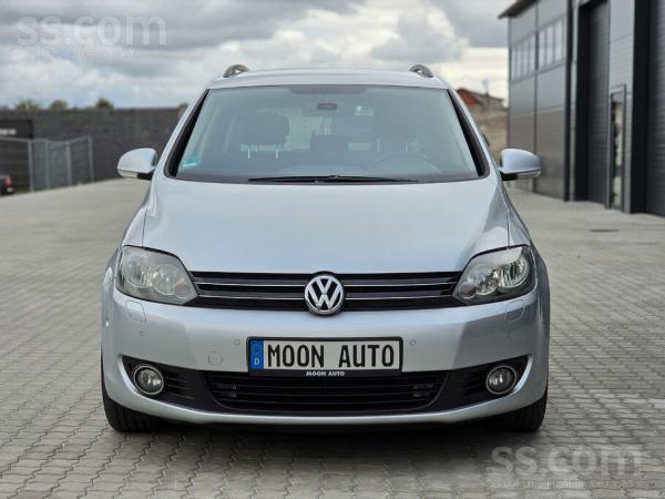 Grey Volkswagen Golf Plus 2011 in Liepaja, with an engine capacity of 1.60 L and mileage of 282 thousand km for 3890 €, photo 4 on AUTOMOTO.COM.LV