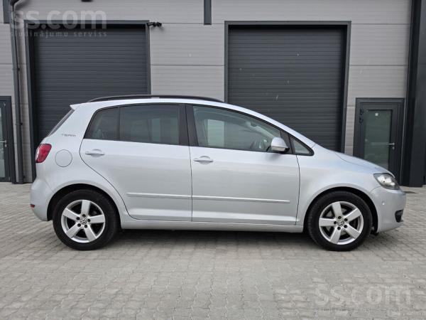 Grey Volkswagen Golf Plus 2011 in Liepaja, with an engine capacity of 1.60 L and mileage of 282 thousand km for 3890 €, photo 6 on AUTOMOTO.COM.LV