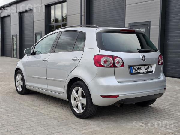 Grey Volkswagen Golf Plus 2011 in Liepaja, with an engine capacity of 1.60 L and mileage of 282 thousand km for 3890 €, photo 9 on AUTOMOTO.COM.LV
