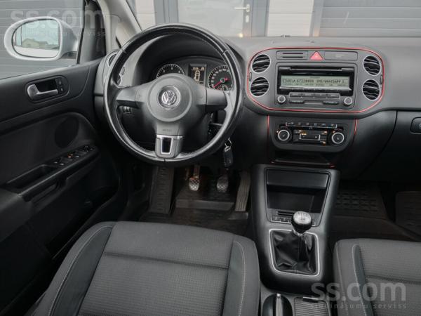 Grey Volkswagen Golf Plus 2011 in Liepaja, with an engine capacity of 1.60 L and mileage of 282 thousand km for 3890 €, photo 11 on AUTOMOTO.COM.LV