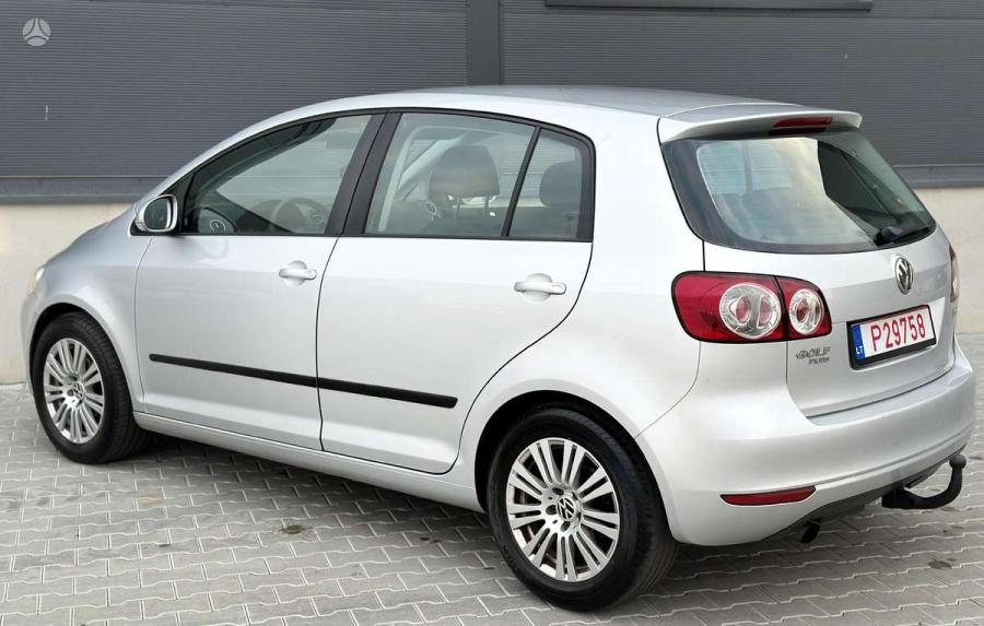 Pelēks Volkswagen Golf Plus 2012 Šauļi, ar dzinēja tilpumu 1.20 L un nobraukumu 210 tūkst. km par 4000 €, foto 8 vietnē AUTOMOTO.COM.LV