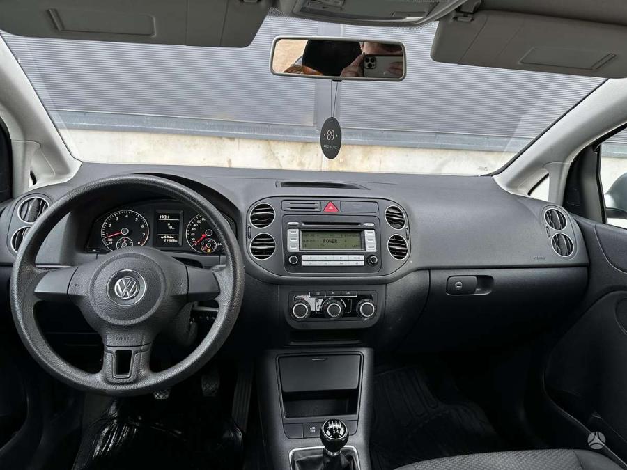 Pelēks Volkswagen Golf Plus 2012 Šauļi, ar dzinēja tilpumu 1.20 L un nobraukumu 210 tūkst. km par 4000 €, foto 19 vietnē AUTOMOTO.COM.LV
