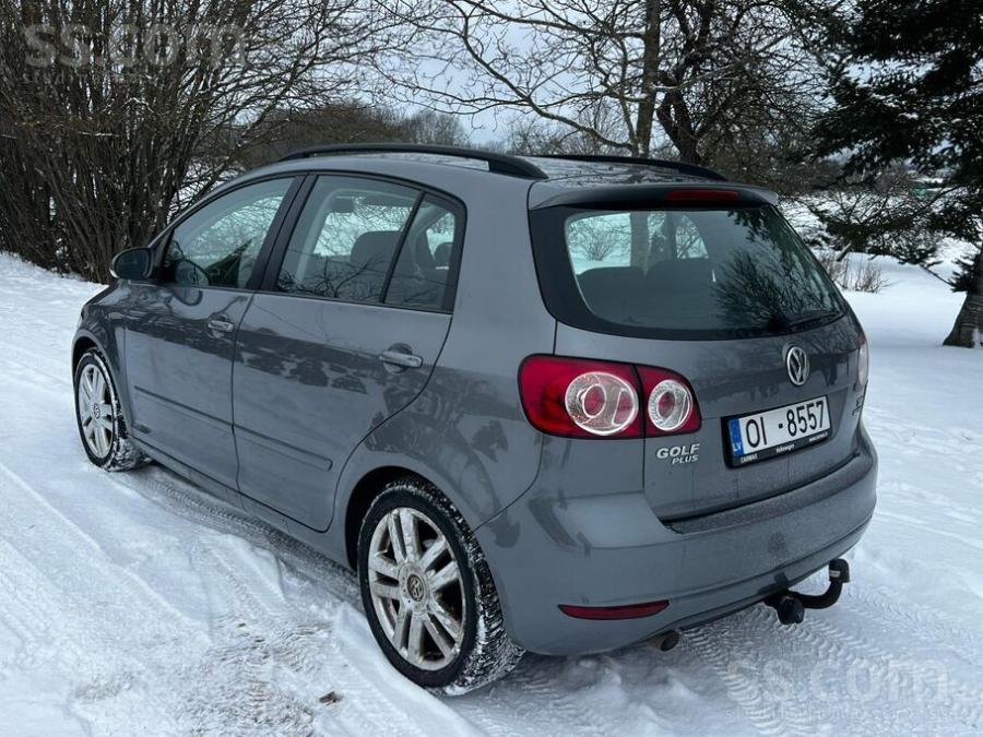 Pelēks Volkswagen Golf Plus 2012 Gulbene, ar dzinēja tilpumu 1.60 L un nobraukumu 286 tūkst. km par 3950 €, foto 3 vietnē AUTOMOTO.COM.LV