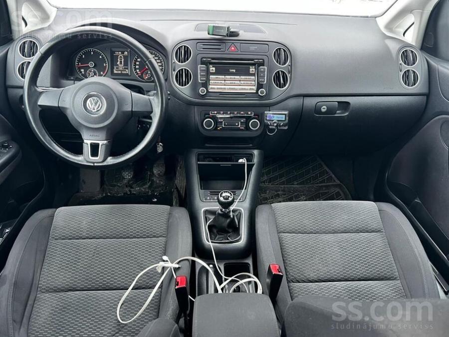 Pelēks Volkswagen Golf Plus 2012 Gulbene, ar dzinēja tilpumu 1.60 L un nobraukumu 286 tūkst. km par 3950 €, foto 6 vietnē AUTOMOTO.COM.LV