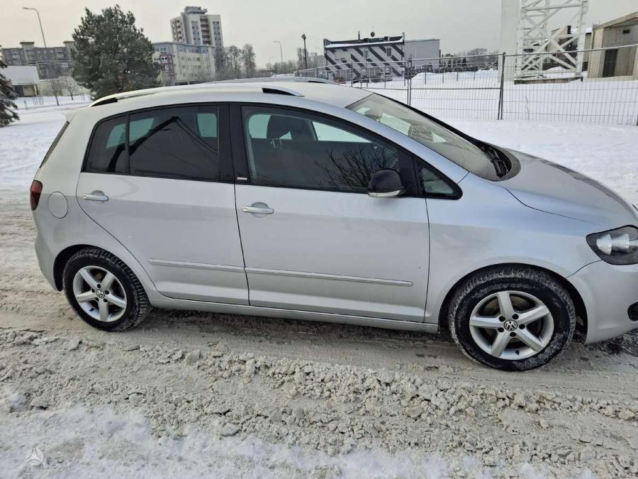 Grey Volkswagen Golf Plus 2012 in Kaunas, with an engine capacity of 1.60 L and mileage of 207 thousand km for 5890 €, photo 6 on AUTOMOTO.COM.LV