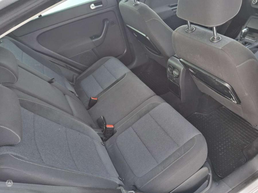 Grey Volkswagen Golf Plus 2012 in Kaunas, with an engine capacity of 1.60 L and mileage of 207 thousand km for 5890 €, photo 17 on AUTOMOTO.COM.LV
