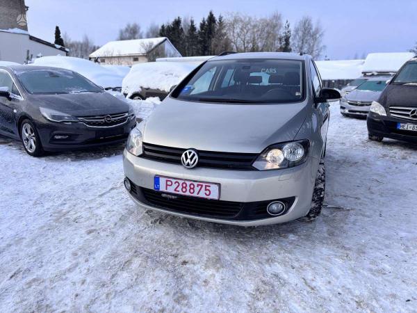 Grey Volkswagen Golf Plus 2012 in Gargzdai, with an engine capacity of 1.20 L and mileage of 68754 thousand km for 6999 €, photo 2 on AUTOMOTO.COM.LV