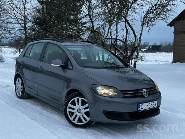Grey Volkswagen Golf Plus 2012 in Gulbene, with an engine capacity of 1.60 L and mileage of 287 thousand km for 3950 €, photo 1 on AUTOMOTO.COM.LV