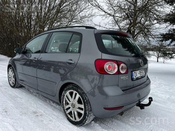 Grey Volkswagen Golf Plus 2012 in Gulbene, with an engine capacity of 1.60 L and mileage of 287 thousand km for 3950 €, photo 3 on AUTOMOTO.COM.LV