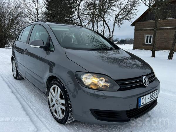 Grey Volkswagen Golf Plus 2012 in Gulbene, with an engine capacity of 1.60 L and mileage of 287 thousand km for 3950 €, photo 7 on AUTOMOTO.COM.LV