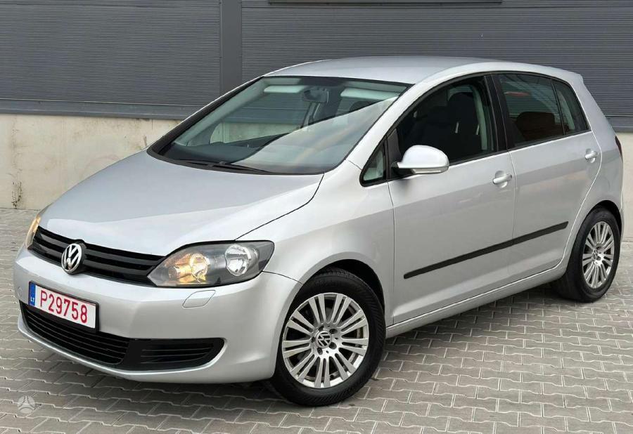 Grey Volkswagen Golf Plus 2012 in Siauliai, with an engine capacity of 1.20 L and mileage of 210 thousand km for 4450 €, photo 4 on AUTOMOTO.COM.LV