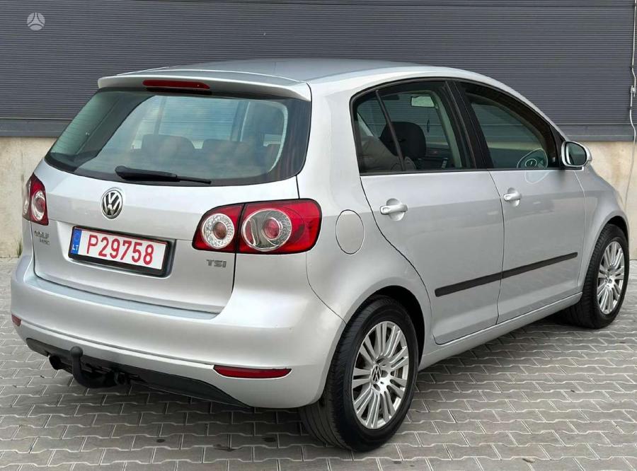 Grey Volkswagen Golf Plus 2012 in Siauliai, with an engine capacity of 1.20 L and mileage of 210 thousand km for 4450 €, photo 10 on AUTOMOTO.COM.LV