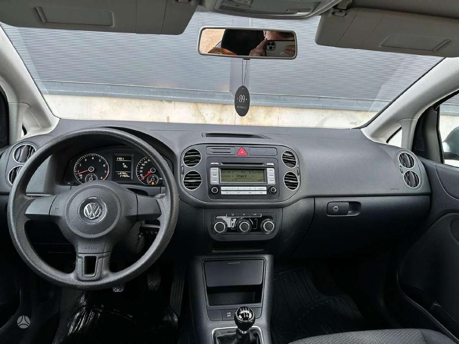 Grey Volkswagen Golf Plus 2012 in Siauliai, with an engine capacity of 1.20 L and mileage of 210 thousand km for 4450 €, photo 15 on AUTOMOTO.COM.LV