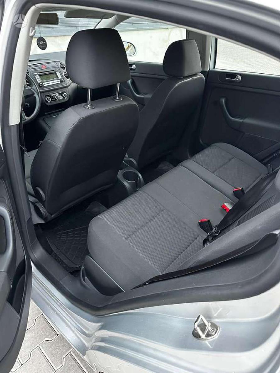 Grey Volkswagen Golf Plus 2012 in Siauliai, with an engine capacity of 1.20 L and mileage of 210 thousand km for 4450 €, photo 18 on AUTOMOTO.COM.LV