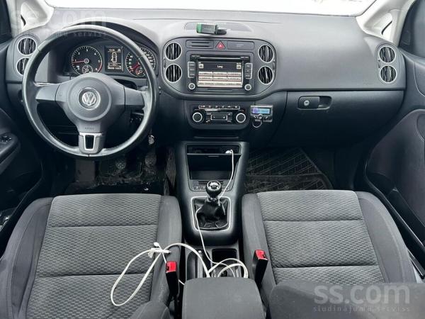 Pelēks Volkswagen Golf Plus 2012 Valmiera, ar dzinēja tilpumu 1.60 L un nobraukumu 287 tūkst. km par 3990 €, foto 8 vietnē AUTOMOTO.COM.LV