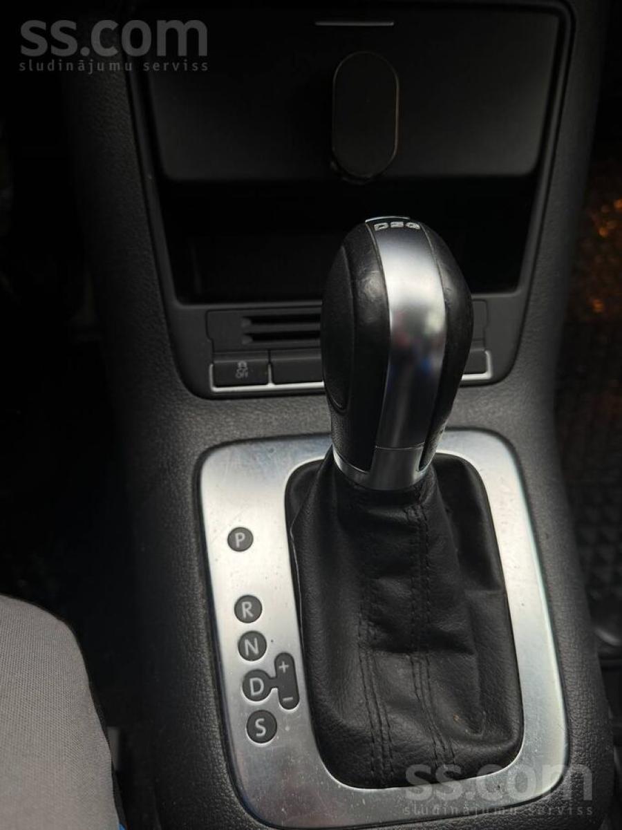 Grey Volkswagen Golf Plus 2012 in Riga, with an engine capacity of 1.40 L and mileage of 117 thousand km for 4900 €, photo 11 on AUTOMOTO.COM.LV