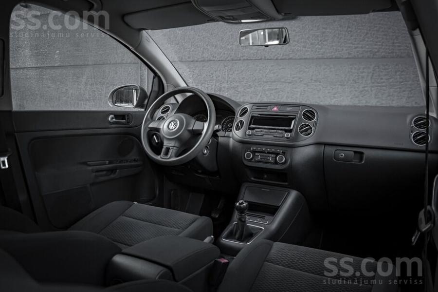 Pelēks Volkswagen Golf Plus 2012 Rīga, ar dzinēja tilpumu 1.60 L un nobraukumu 0 tūkst. km par 5995 €, foto 15 vietnē AUTOMOTO.COM.LV