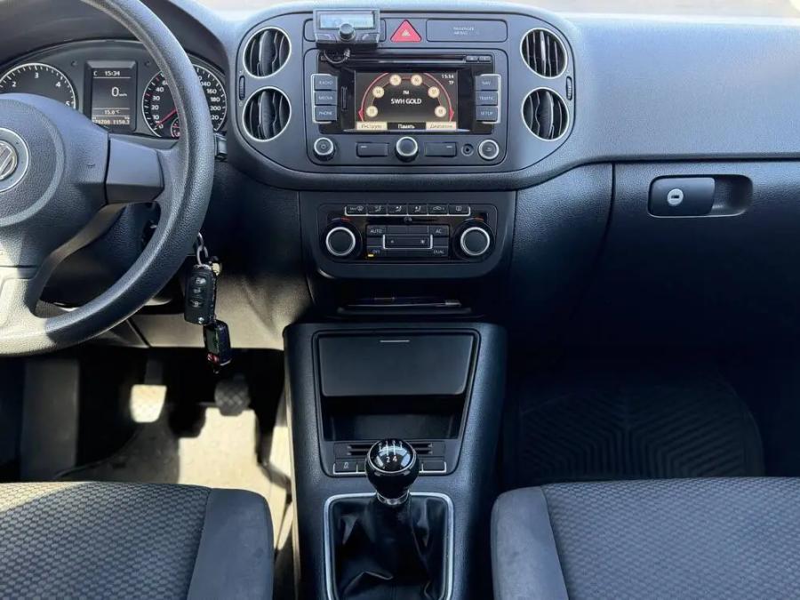 Grey Volkswagen Golf Plus 2012 in Riga, with an engine capacity of 1.60 L and mileage of 179 thousand km for 4700 €, photo 10 on AUTOMOTO.COM.LV