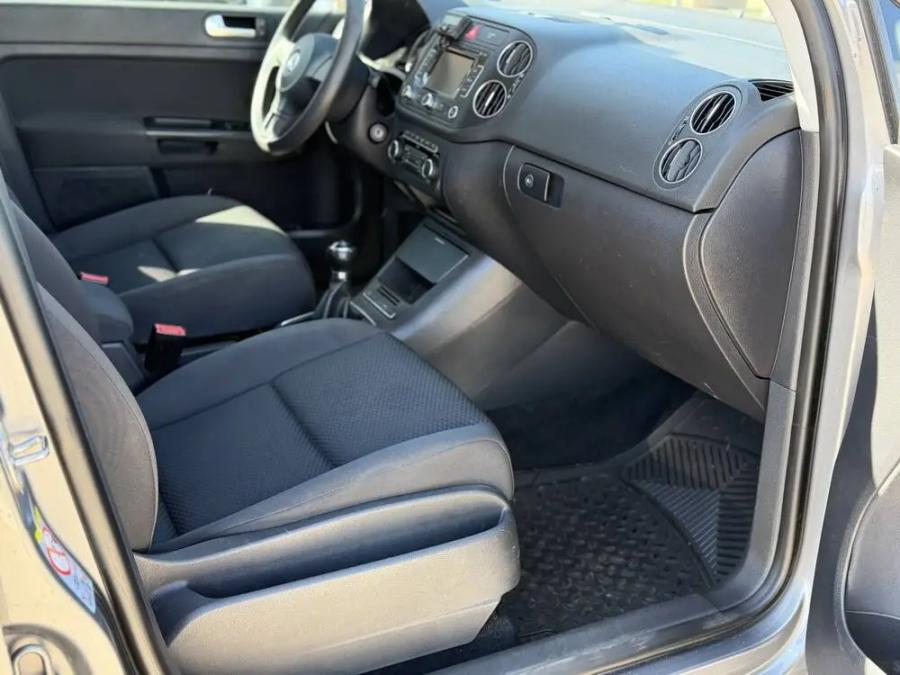 Grey Volkswagen Golf Plus 2012 in Riga, with an engine capacity of 1.60 L and mileage of 179 thousand km for 4700 €, photo 14 on AUTOMOTO.COM.LV