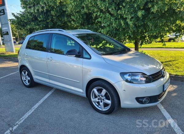 Grey Volkswagen Golf Plus 2012 in Riga, with an engine capacity of 1.20 L and mileage of 170 thousand km for 4500 €, photo 2 on AUTOMOTO.COM.LV