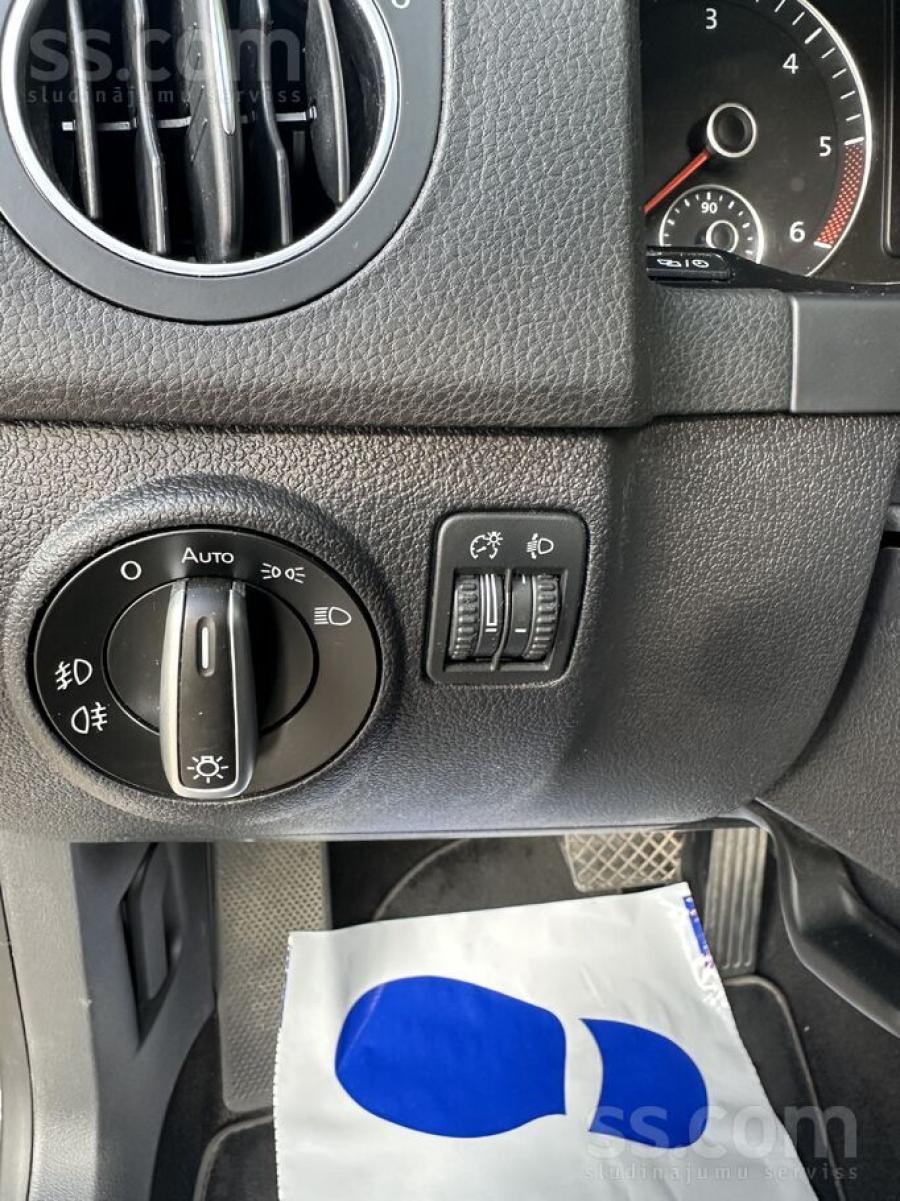 Pelēks Volkswagen Golf Plus 2012 Cēsis, ar dzinēja tilpumu 1.60 L un nobraukumu 0 tūkst. km par 6800 €, foto 19 vietnē AUTOMOTO.COM.LV