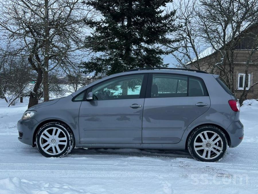 Grey Volkswagen Golf Plus 2012 in Gulbene, with an engine capacity of 1.60 L and mileage of 287 thousand km for 3950 €, photo 5 on AUTOMOTO.COM.LV