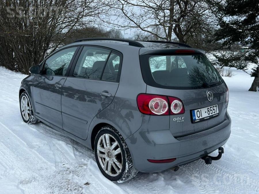 Grey Volkswagen Golf Plus 2012 in Gulbene, with an engine capacity of 1.60 L and mileage of 287 thousand km for 3950 €, photo 7 on AUTOMOTO.COM.LV