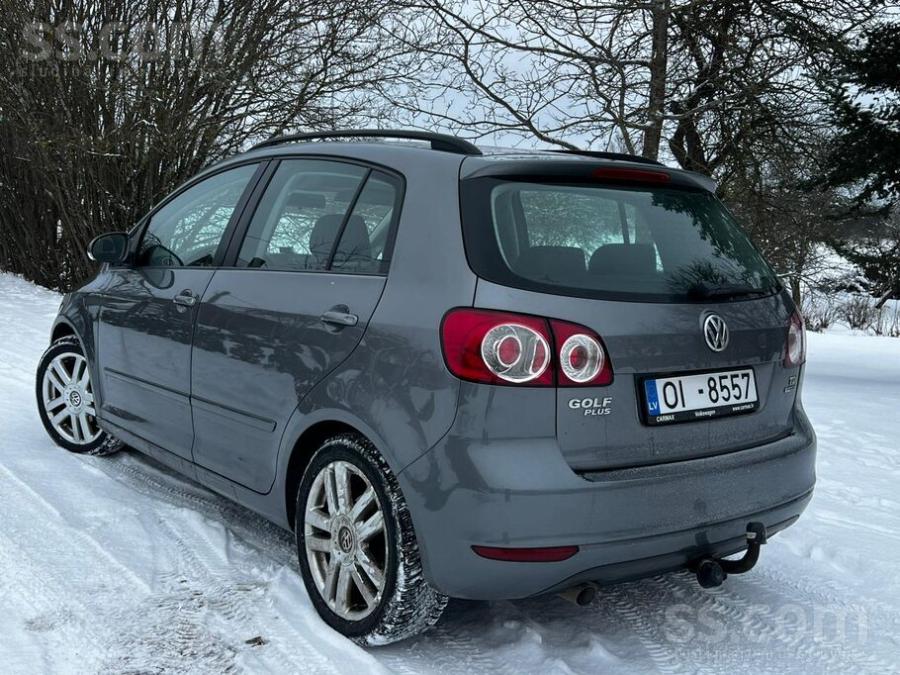 Grey Volkswagen Golf Plus 2012 in Gulbene, with an engine capacity of 1.60 L and mileage of 287 thousand km for 3950 €, photo 9 on AUTOMOTO.COM.LV