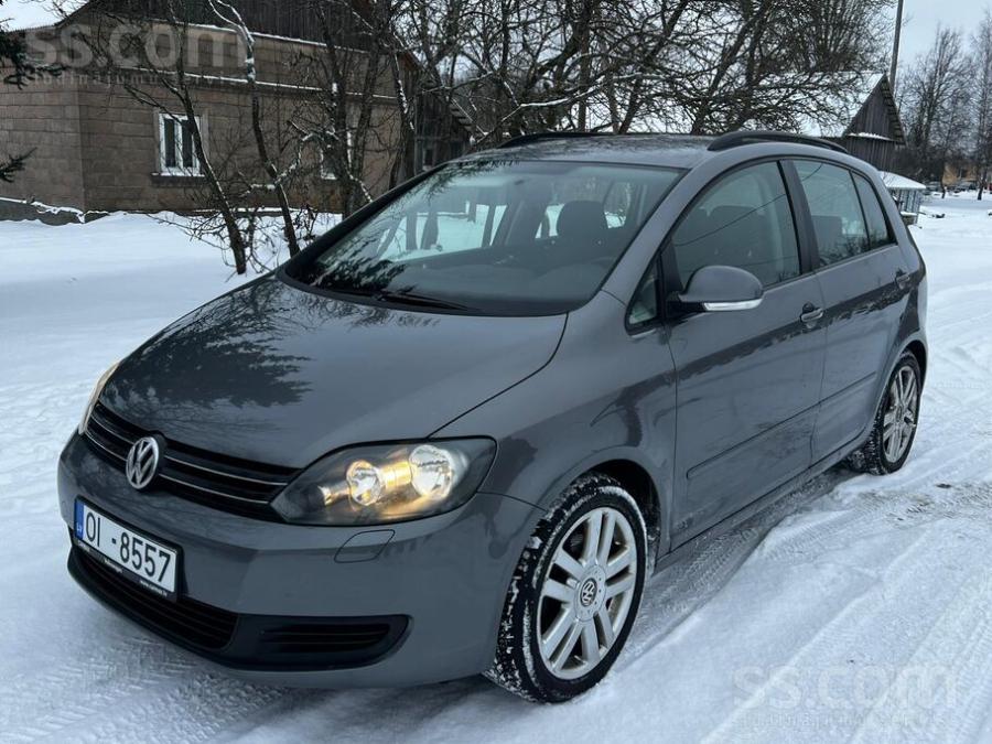 Grey Volkswagen Golf Plus 2012 in Gulbene, with an engine capacity of 1.60 L and mileage of 287 thousand km for 3950 €, photo 10 on AUTOMOTO.COM.LV
