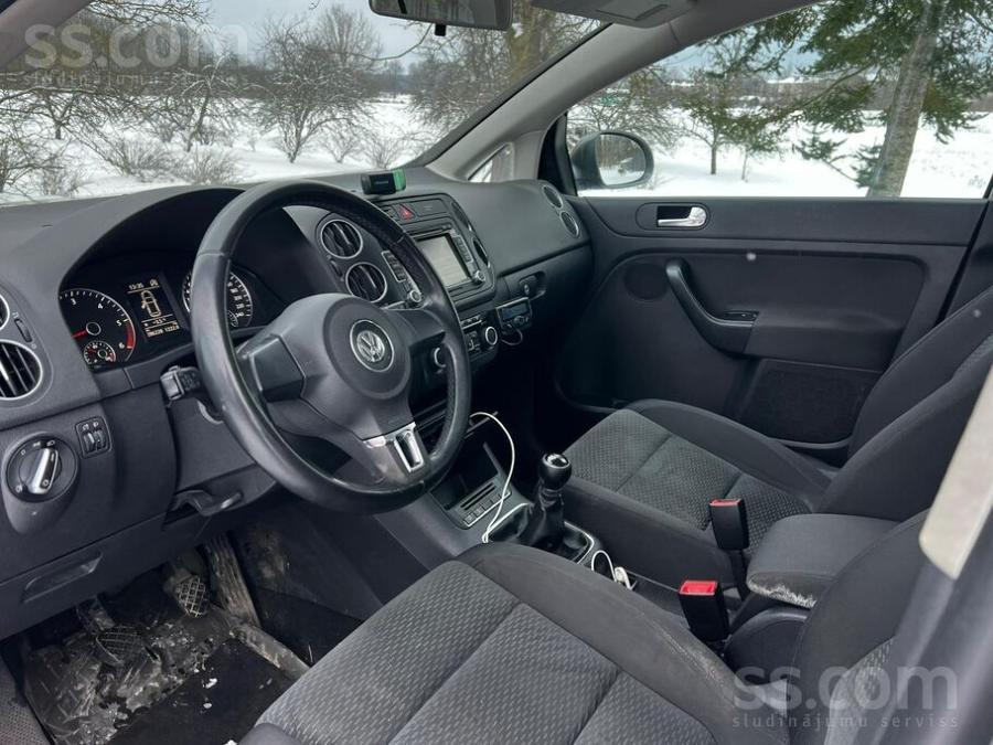 Grey Volkswagen Golf Plus 2012 in Gulbene, with an engine capacity of 1.60 L and mileage of 287 thousand km for 3950 €, photo 14 on AUTOMOTO.COM.LV