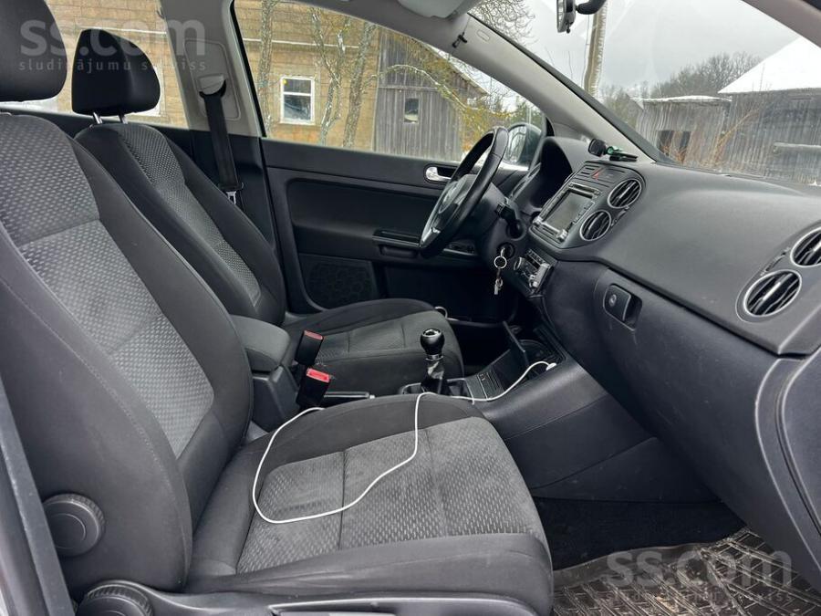 Grey Volkswagen Golf Plus 2012 in Gulbene, with an engine capacity of 1.60 L and mileage of 287 thousand km for 3950 €, photo 16 on AUTOMOTO.COM.LV