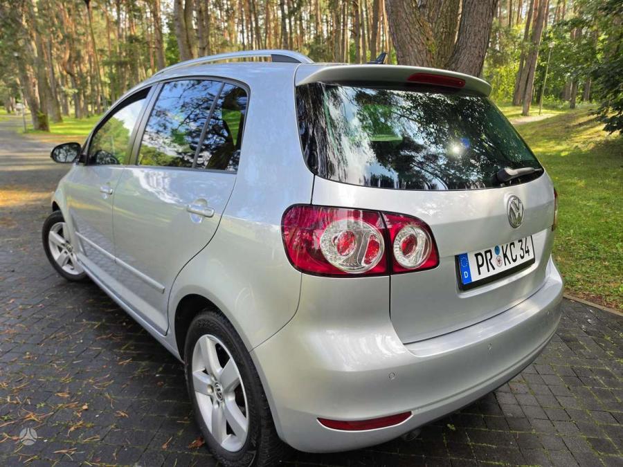 Pelēks Volkswagen Golf Plus 2012 Prienai, ar dzinēja tilpumu 1.60 L un nobraukumu 289 tūkst. km par 5399 €, foto 3 vietnē AUTOMOTO.COM.LV
