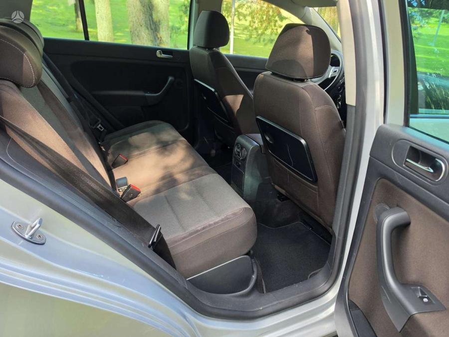 Pelēks Volkswagen Golf Plus 2012 Prienai, ar dzinēja tilpumu 1.60 L un nobraukumu 289 tūkst. km par 5399 €, foto 11 vietnē AUTOMOTO.COM.LV