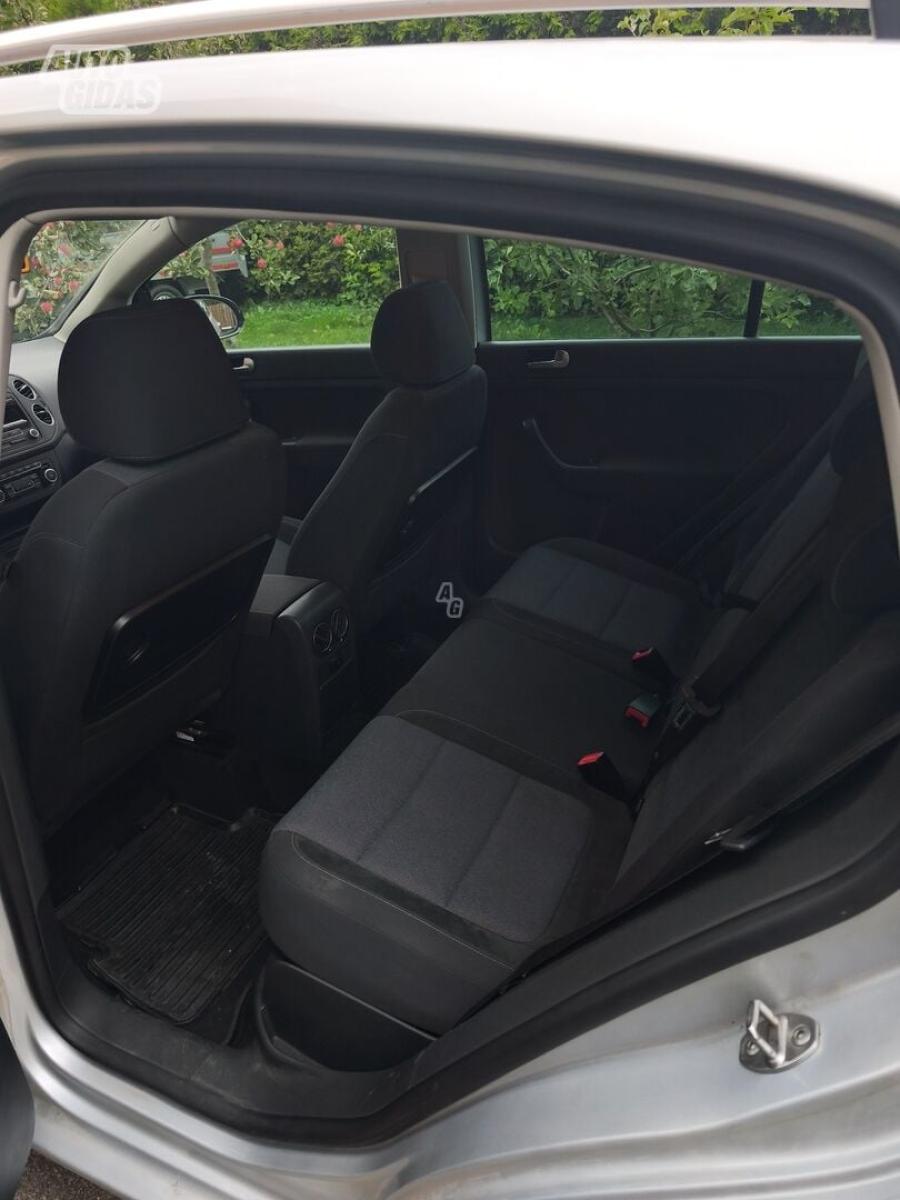 Pelēks Volkswagen Golf Plus 2012 Marijampole, ar dzinēja tilpumu 1.40 L un nobraukumu 162 tūkst. km par 5000 €, foto 9 vietnē AUTOMOTO.COM.LV