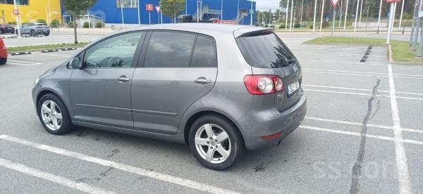 Pelēks Volkswagen Golf Plus 2012 Rīga, ar dzinēja tilpumu 1.60 L un nobraukumu 280 tūkst. km par 6500 €, foto 4 vietnē AUTOMOTO.COM.LV