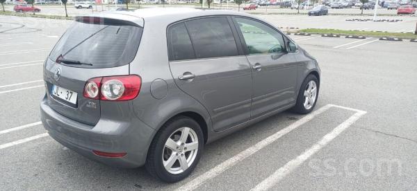 Pelēks Volkswagen Golf Plus 2012 Rīga, ar dzinēja tilpumu 1.60 L un nobraukumu 280 tūkst. km par 6500 €, foto 6 vietnē AUTOMOTO.COM.LV