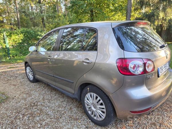 Volkswagen Golf Plus 2012 in Riga on AUTOMOTO.COM.LV Grey Volkswagen Golf Plus 2012 in Riga, with an engine capacity of 1.40 L and mileage of 261 thousand km for 2600 €, photo 3 on AUTOMOTO.COM.LV