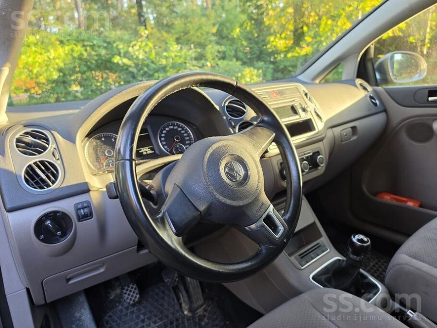 Grey Volkswagen Golf Plus 2012 in Riga, with an engine capacity of 1.40 L and mileage of 261 thousand km for 2600 €, photo 4 on AUTOMOTO.COM.LV