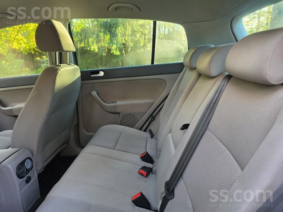 Grey Volkswagen Golf Plus 2012 in Riga, with an engine capacity of 1.40 L and mileage of 261 thousand km for 2600 €, photo 5 on AUTOMOTO.COM.LV