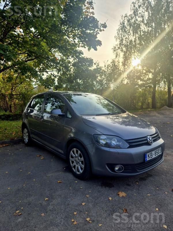 Grey Volkswagen Golf Plus 2012 in Jekabpils, with an engine capacity of 1.60 L and mileage of 224 thousand km for 4200 €, photo 3 on AUTOMOTO.COM.LV