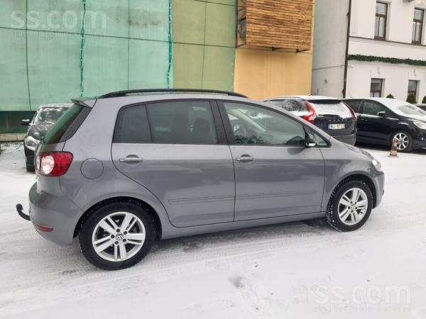 Pelēks Volkswagen Golf Plus 2013 Daugavpils, ar dzinēja tilpumu 2.00 L un nobraukumu 0 tūkst. km par 8750 €, foto 5 vietnē AUTOMOTO.COM.LV