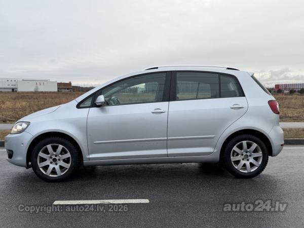 Pelēks Volkswagen Golf Plus 2013 Tallina, ar dzinēja tilpumu 2.00 L un nobraukumu 231 tūkst. km par 5500 €, foto 3 vietnē AUTOMOTO.COM.LV
