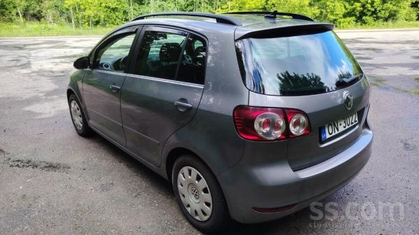 Pelēks Volkswagen Golf Plus 2013 Rīga, ar dzinēja tilpumu 1.60 L un nobraukumu 0 tūkst. km par 5200 €, foto 3 vietnē AUTOMOTO.COM.LV